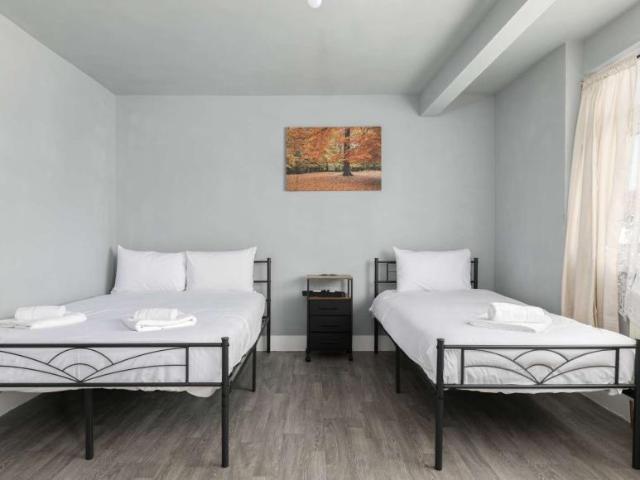 3 Bedroom Apartment London London LS93529414