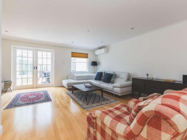 3 Bedroom Apartment London London LS96212093