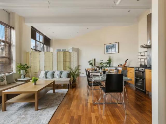3 Bedroom Apartment London London LS97311352