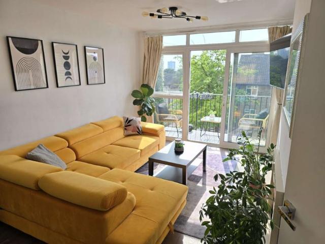 3 Bedroom Apartment London London LS97485122