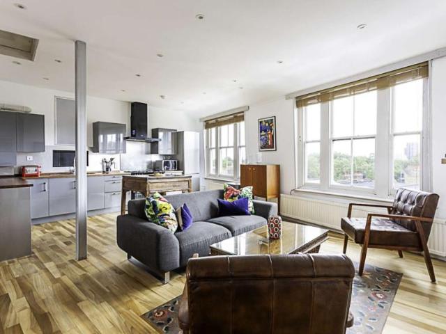 3 Bedroom Apartment London London LS97810303