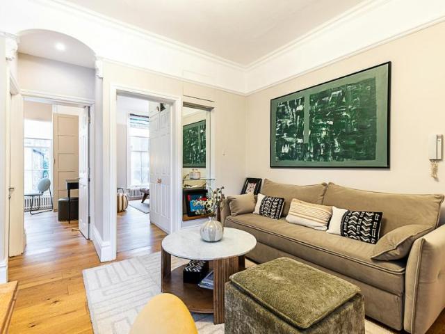 3 Bedroom Apartment London London LS99374046