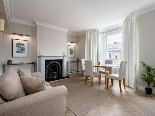 3 Bedroom Apartment London London LS101587747