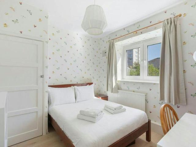 3 Bedroom Apartment London London LS101587966
