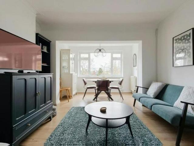 3 Bedroom Apartment London London LS101587996
