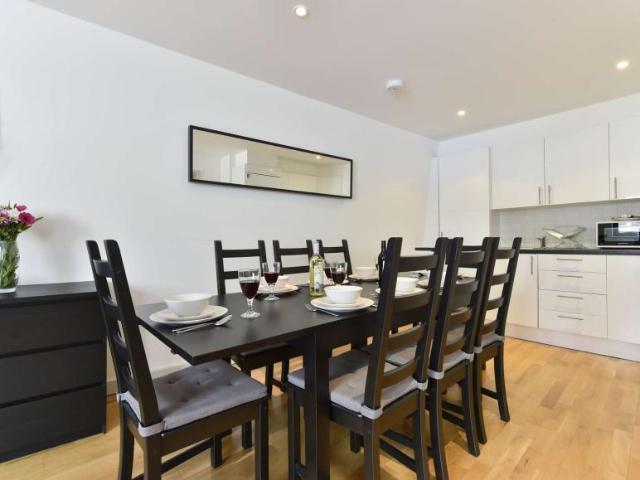 3 Bedroom Apartment London London LS101671790