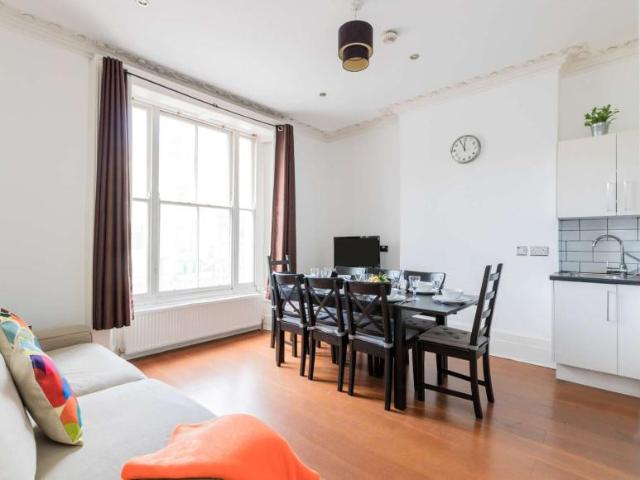 3 Bedroom Apartment London London LS101672035