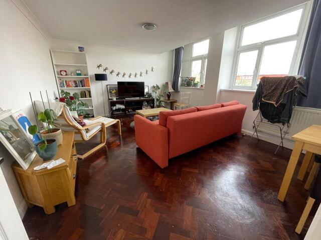 3 Bedroom Apartment London London LS101739794