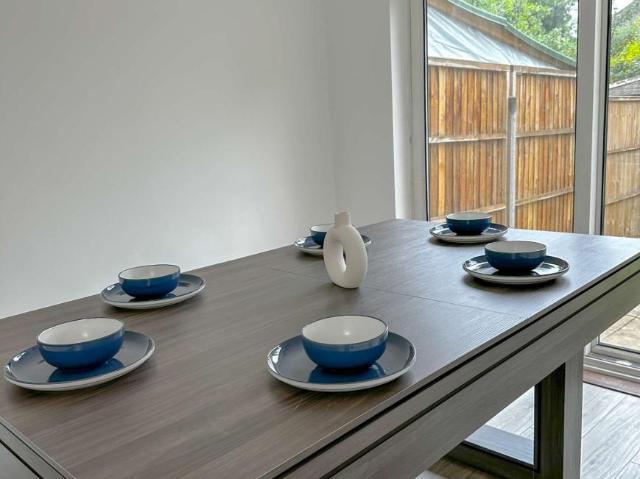 3 Bedroom Apartment London London LS101819311
