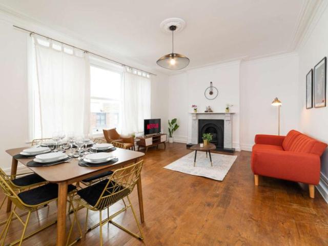 3 Bedroom Apartment London London LS101837781