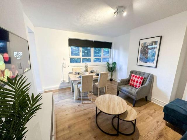 3 Bedroom Apartment London London LS101837851