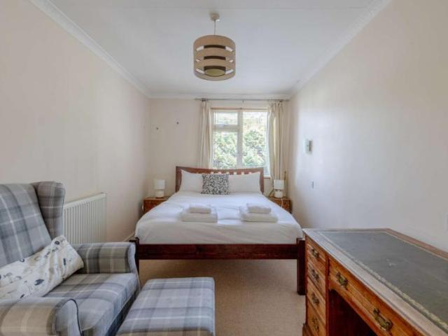 3 Bedroom Apartment London London LS101840848
