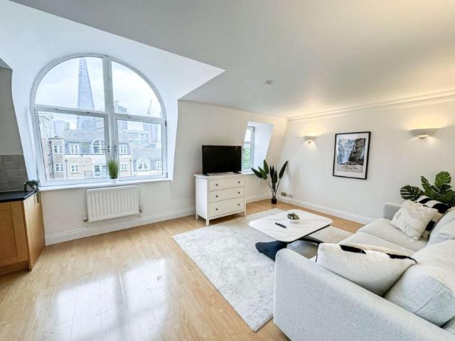 3 Bedroom Apartment London London LS101843671