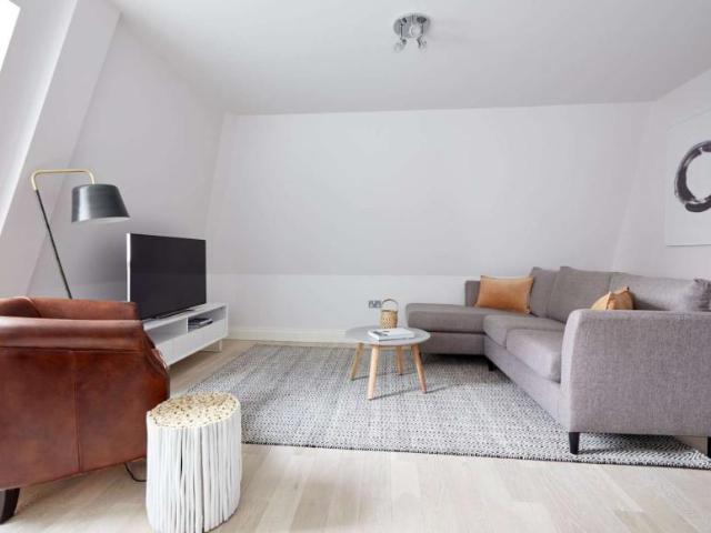 3 Bedroom Apartment London London LS101849130
