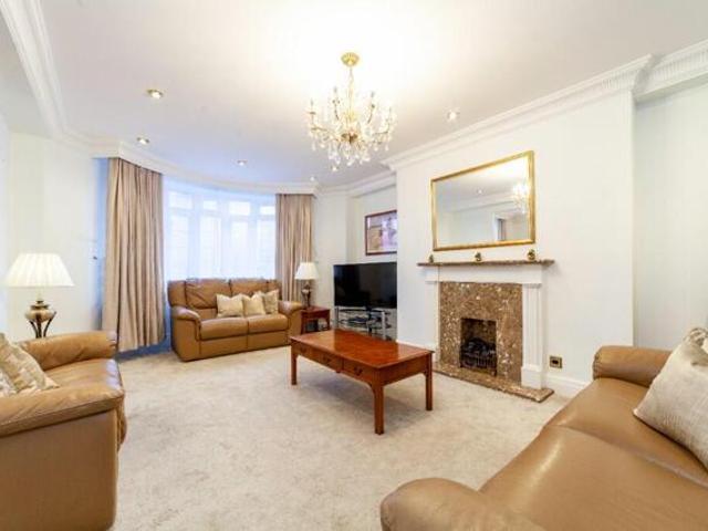 3 Bedroom Apartment London London LS101976778