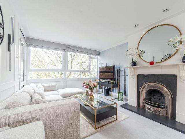 3 Bedroom Apartment London London LS101305599