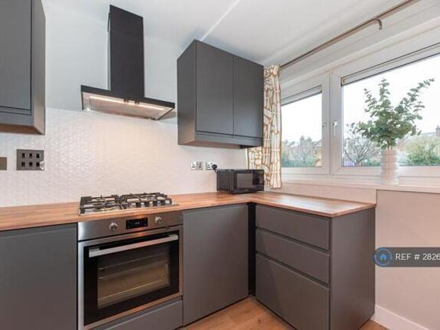 3 Bedroom Apartment London London LS101333097