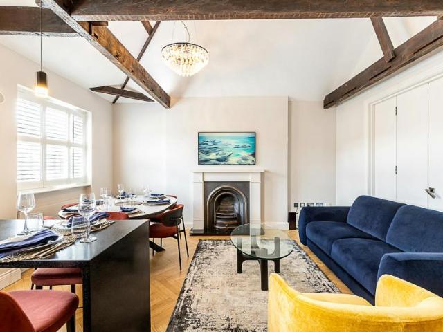 3 Bedroom Apartment London London LS102716845