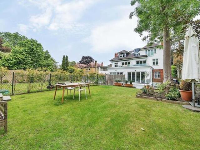 3 Bedroom Apartment Londres Greater London 101316495