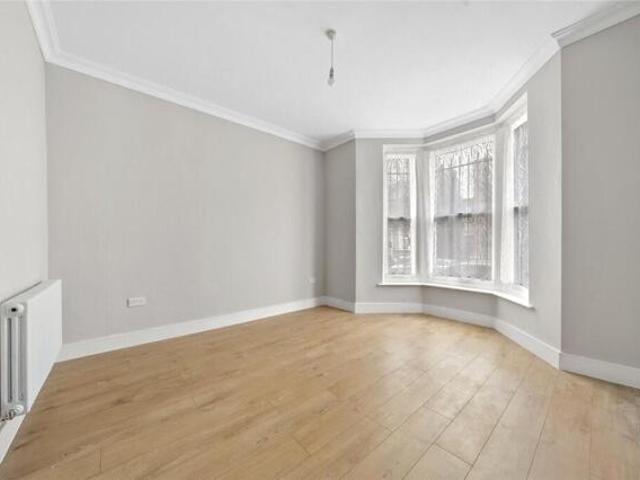 3 Bedroom Apartment Londres Greater London LS98766029