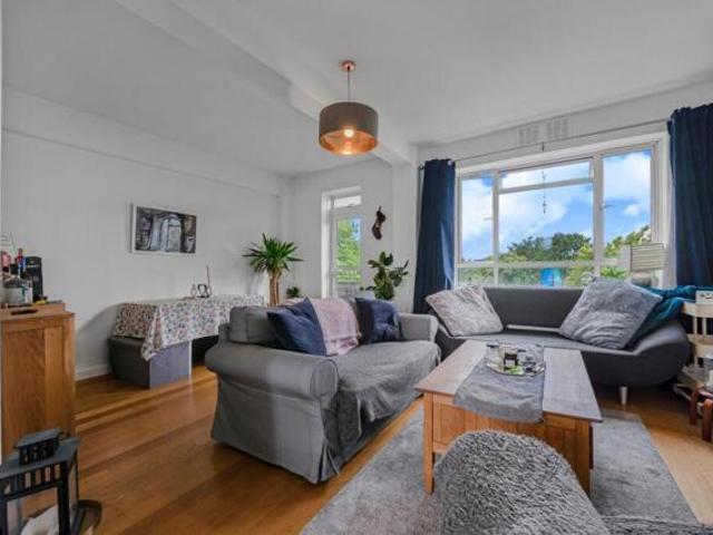 3 Bedroom Apartment Londres Greater London LS99986575