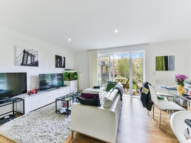 3 Bedroom Apartment Londres Greater London LS100426329