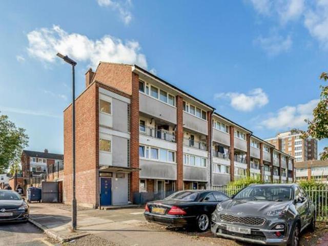 3 Bedroom Apartment Londres Greater London LS100579024