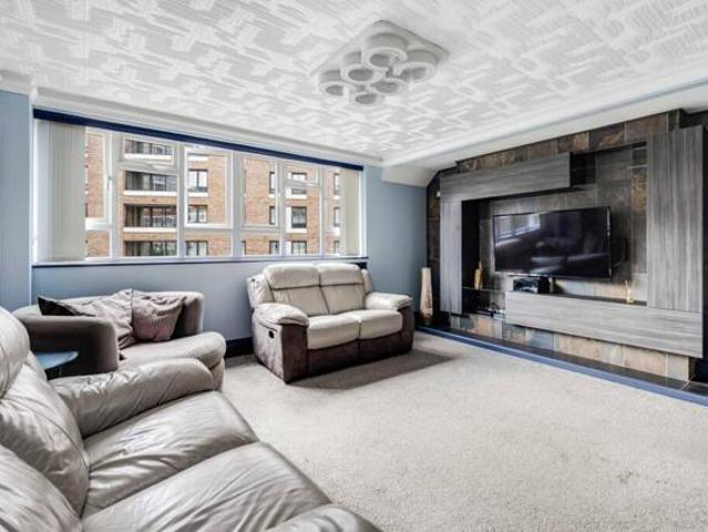 3 Bedroom Apartment Londres Greater London LS100685382