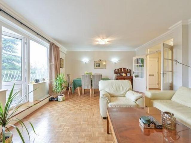 3 Bedroom Apartment Londres Greater London LS100825081