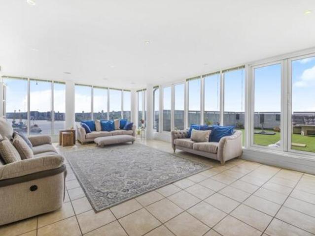 3 Bedroom Apartment Londres Greater London LS100987832