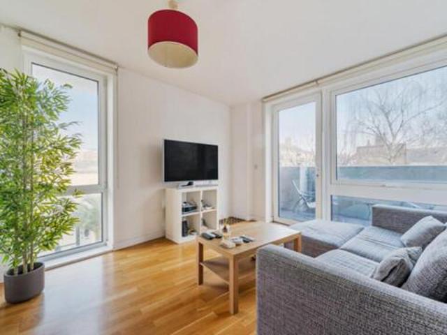 3 Bedroom Apartment Londres Greater London LS101675471
