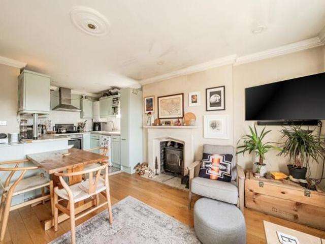 3 Bedroom Apartment Richmond Greater London LS101379038