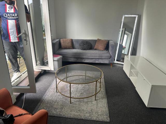 3 Bedroom Apartment Romford Greater London 98766087