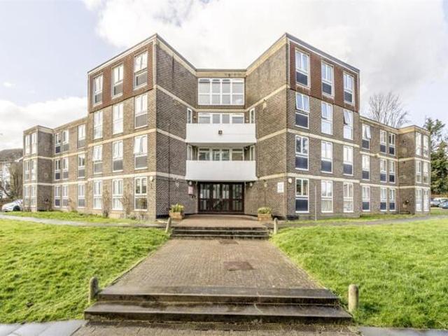3 Bedroom Apartment Stanmore Greater London LS89044404