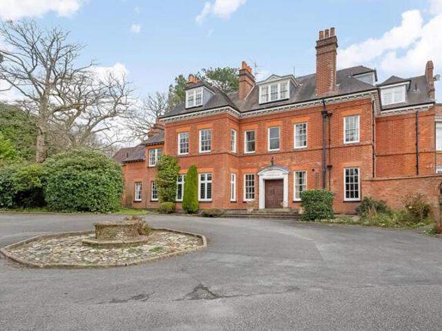 3 Bedroom Apartment Surrey Surrey 101278079