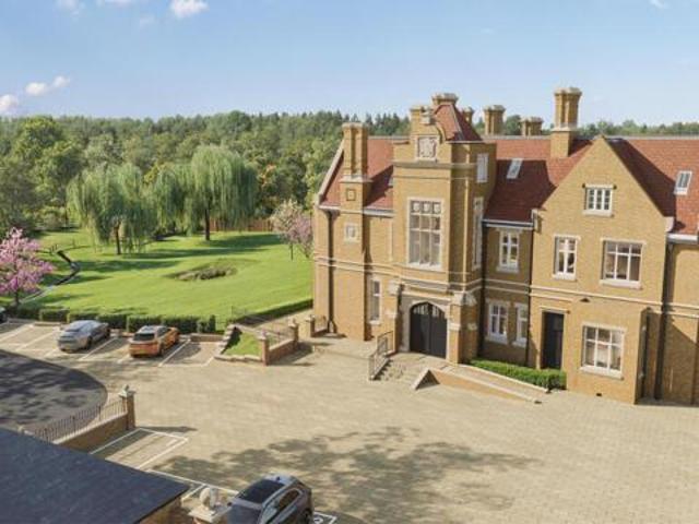 3 Bedroom Apartment Surrey Surrey 99290355