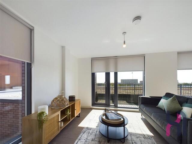 3 Bedroom Apartment Salford Salford 98687534