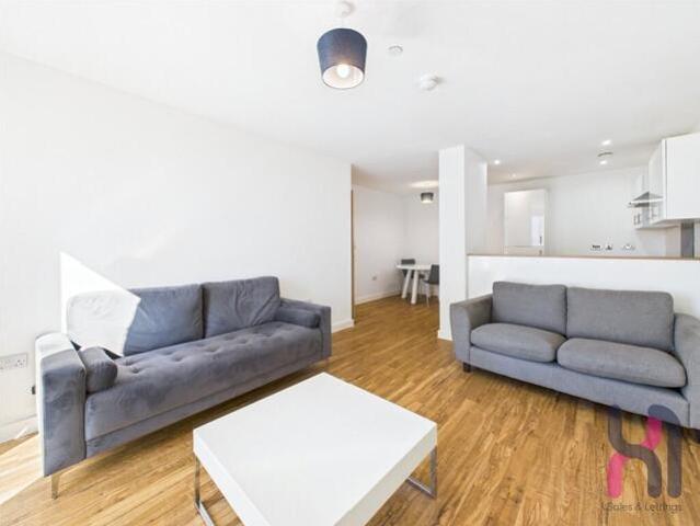 3 Bedroom Apartment Salford Salford LS101676336