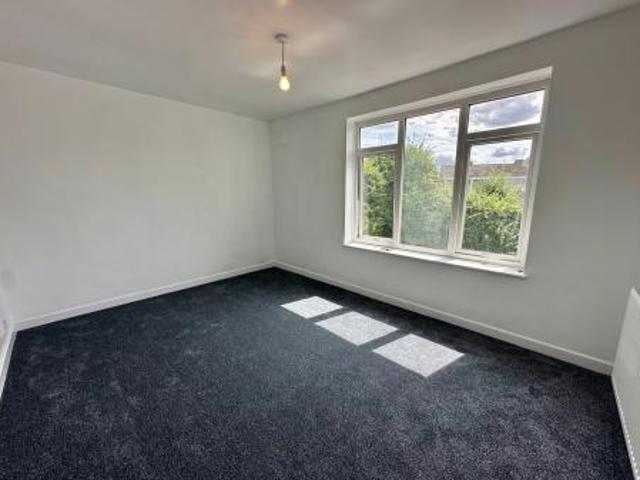 3 bedroom Apartment To Let