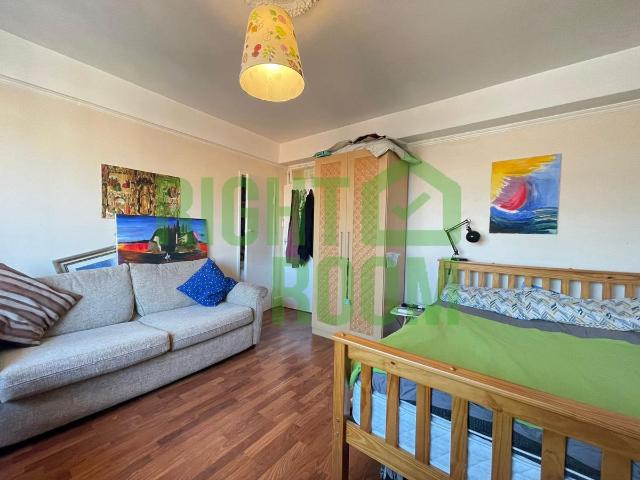 3 bedroom Apartment to let 3 Bed Apartment, Dombey Street WC1N 3PF