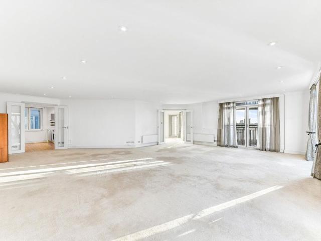 3 bedroom apartment to let in Dundee Wharf, Limehouse E14