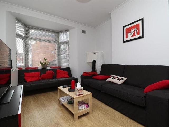 3 bedroom apartment to rent