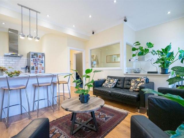 3 bedroom apartment to rent
