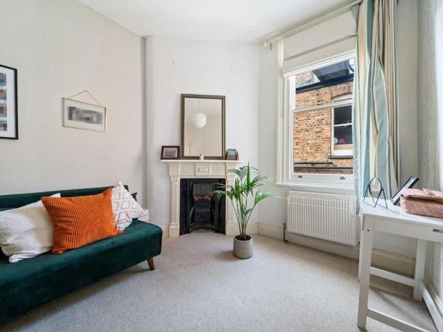 3 bedroom apartment to rent