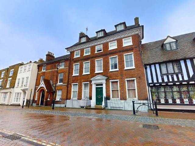 3 bedroom apartment to rent