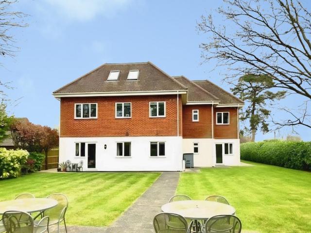 3 bedroom flat to rent