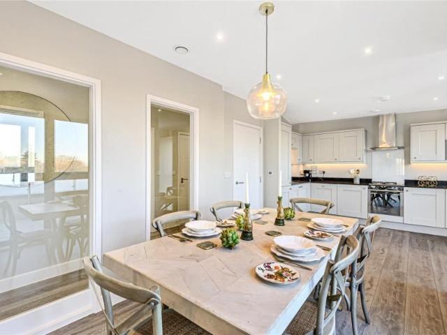3 bedroom apartment to rent