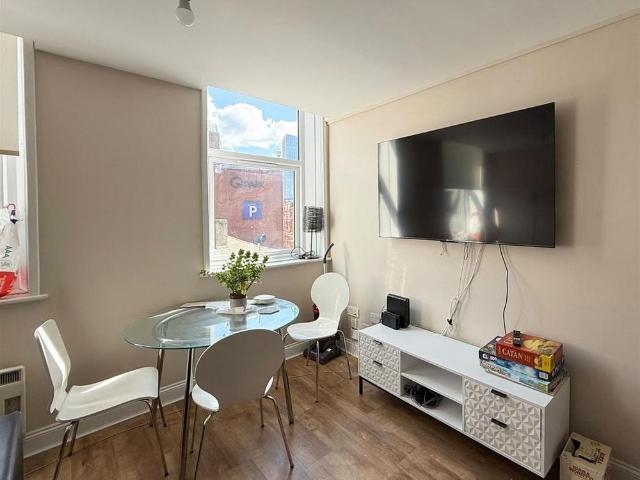 3 bedroom apartment to rent