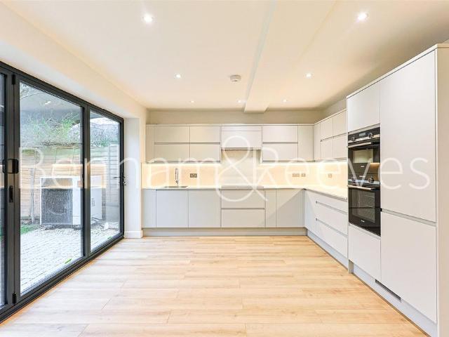 3 bedroom apartment to rent