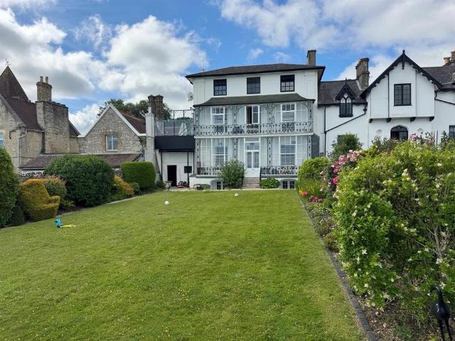 3 bedroom apartment to rent